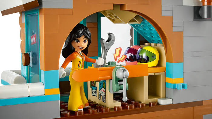 41756 LEGO® Friends Kayak Pisti ve Kafe - Resmi LEGO Store TR